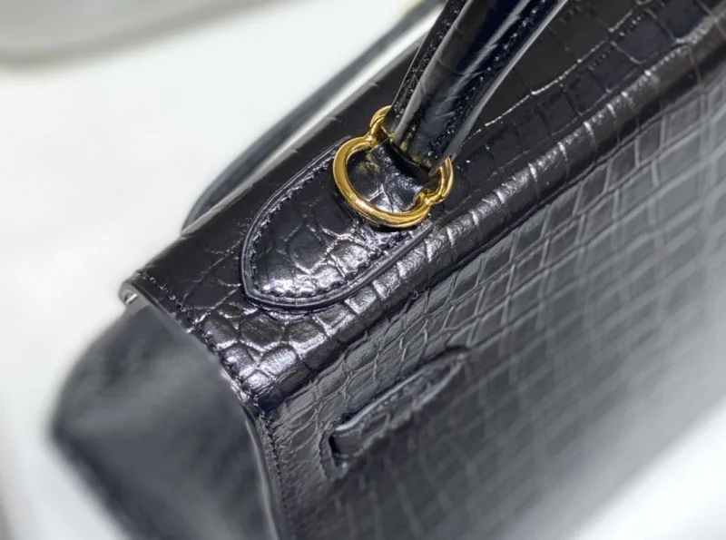 Indistinguishable Hermes Kelly Bags