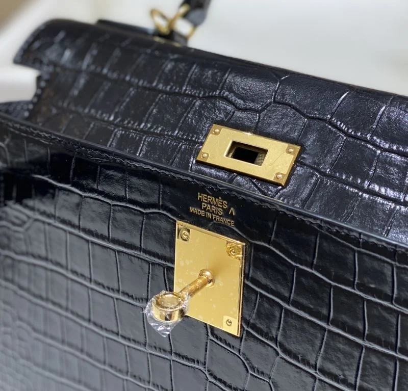 Indistinguishable Hermes Kelly Bags