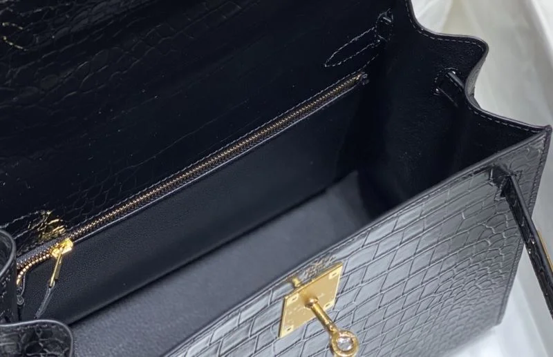 Indistinguishable Hermes Kelly Bags