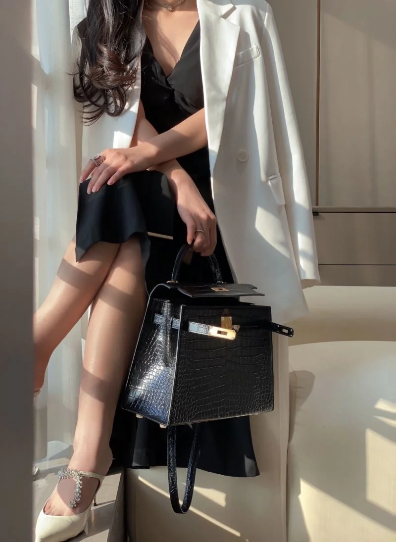 Indistinguishable Hermes Kelly Bags