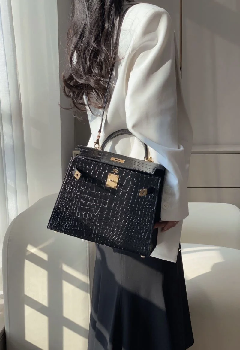 Indistinguishable Hermes Kelly Bags