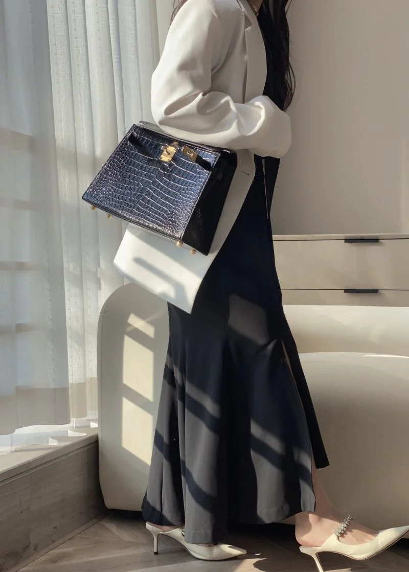 Indistinguishable Hermes Kelly Bags