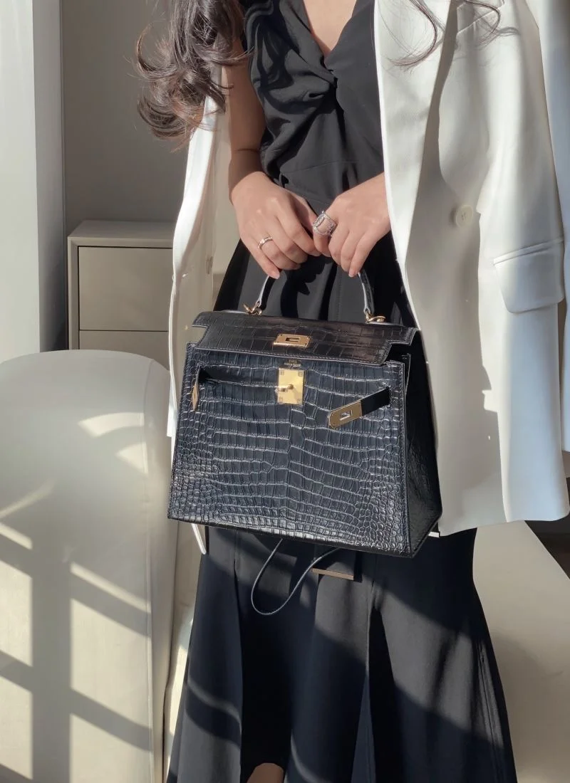 Indistinguishable Hermes Kelly Bags