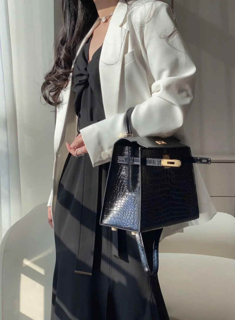Indistinguishable Hermes Kelly Bags
