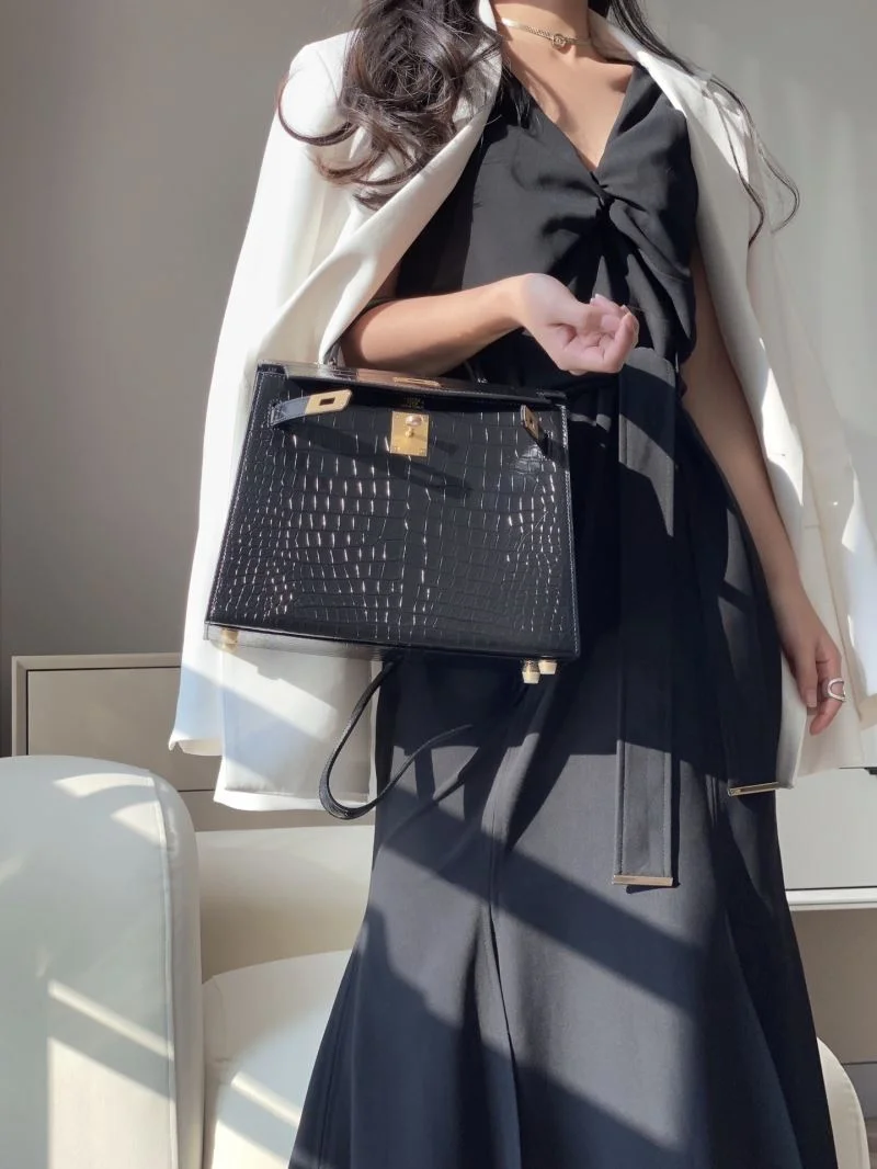 Indistinguishable Hermes Kelly Bags