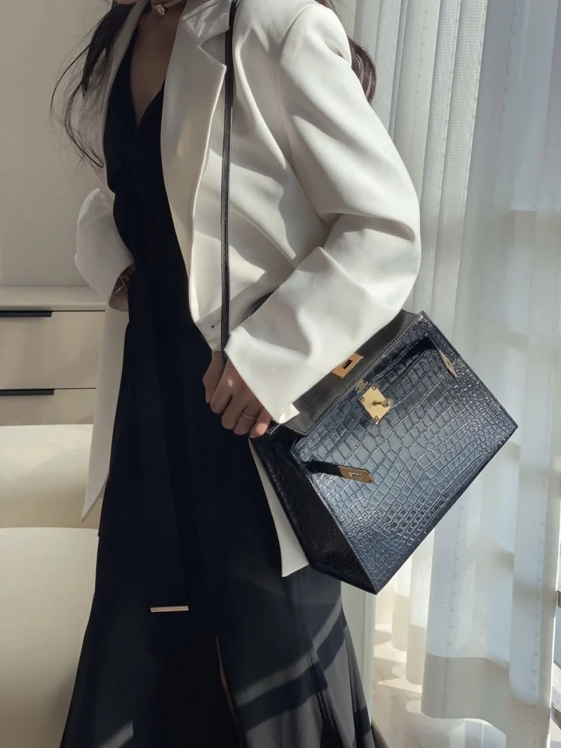 Indistinguishable Hermes Kelly Bags