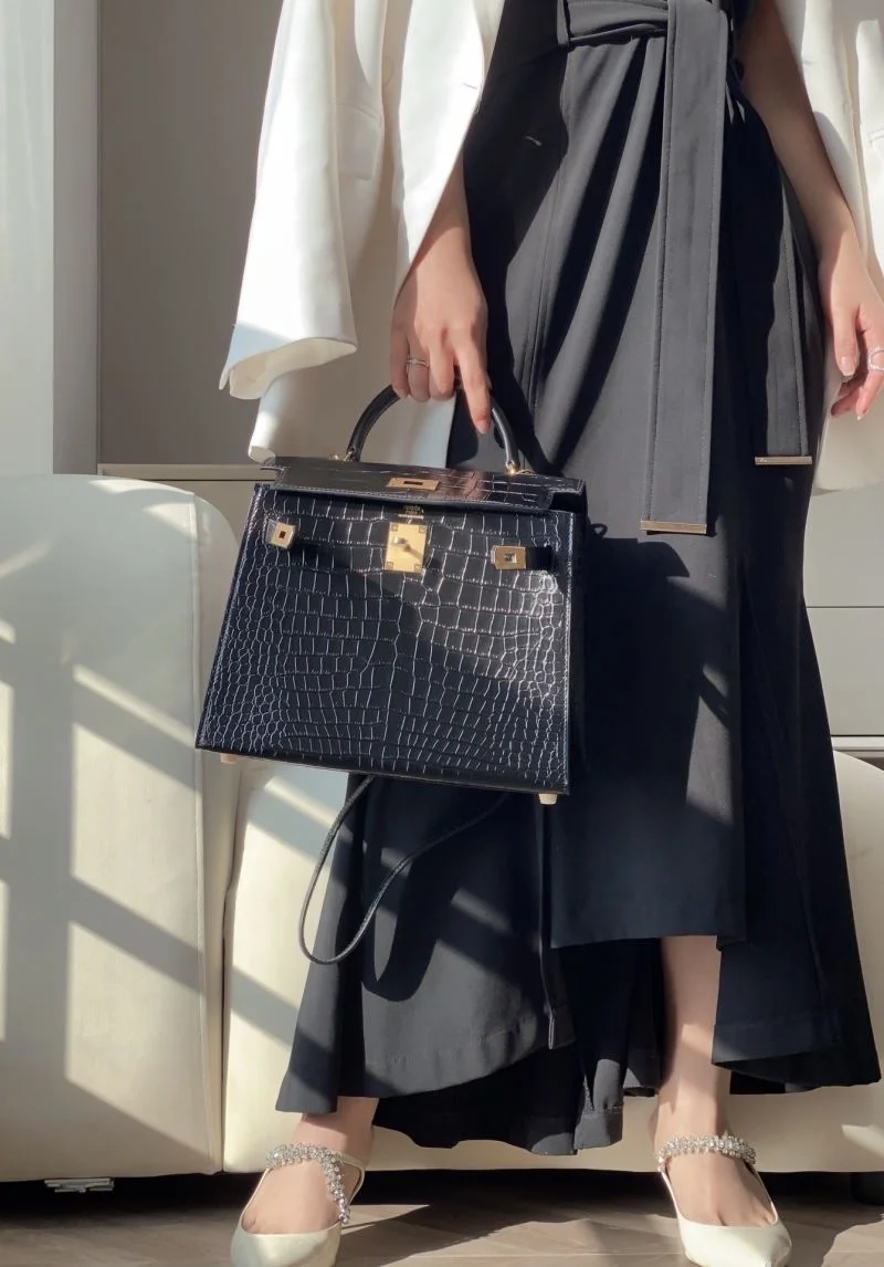Indistinguishable Hermes Kelly Bags