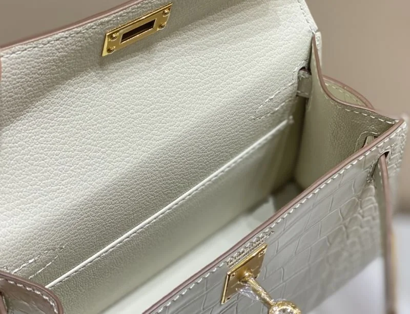 Top mirror Hermes Kelly Bags
