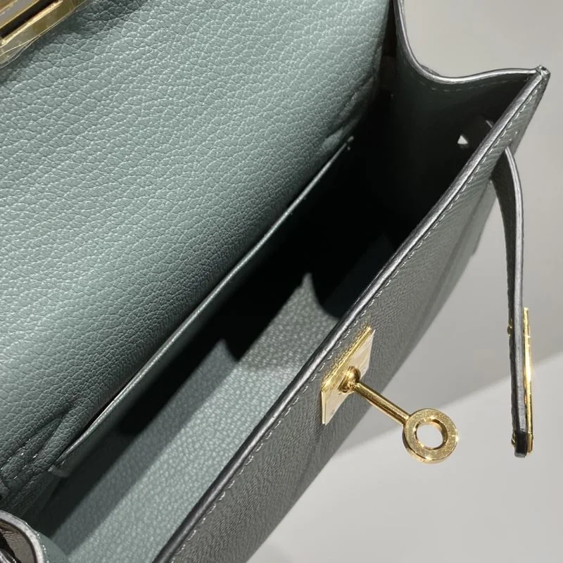 Indistinguishable Hermes Kelly Bags