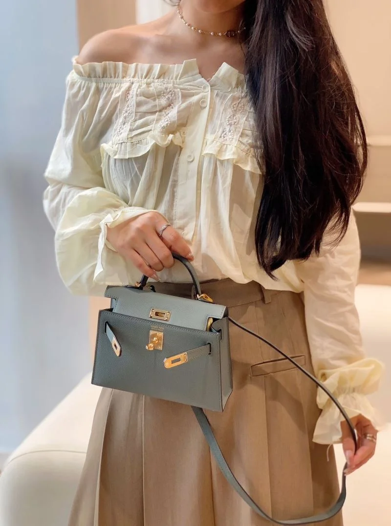 Indistinguishable Hermes Kelly Bags