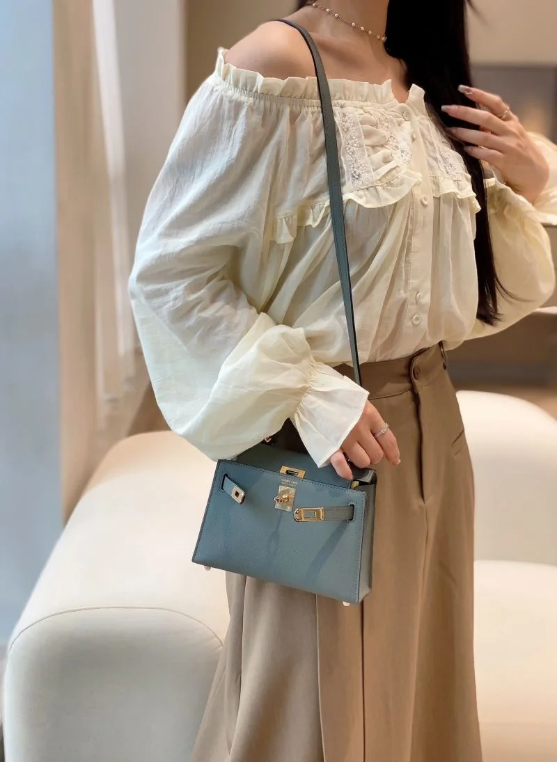 Indistinguishable Hermes Kelly Bags