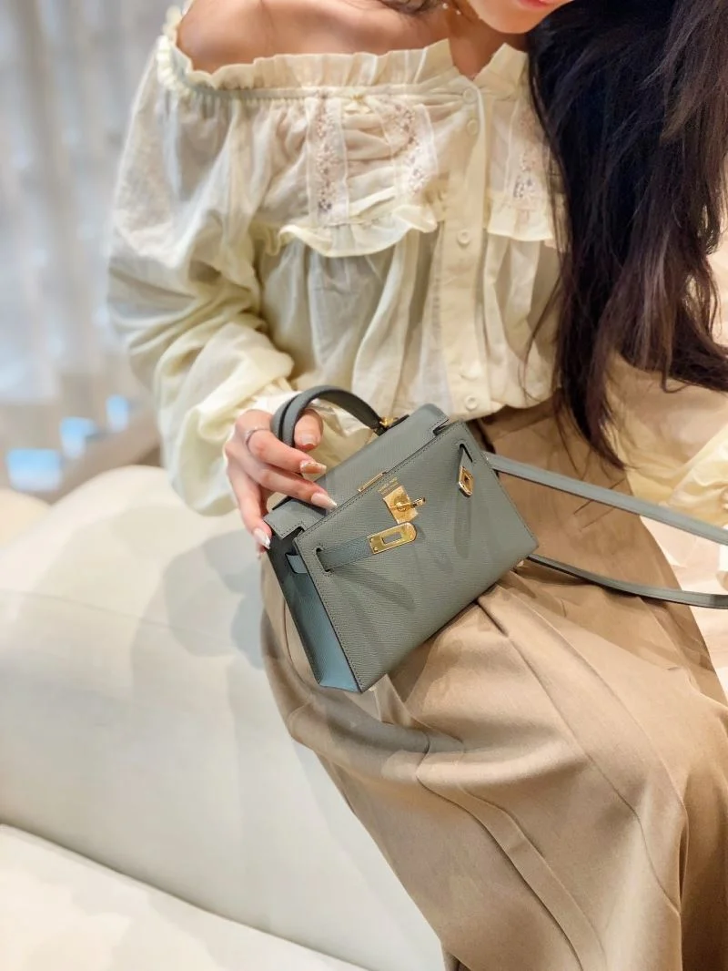 Indistinguishable Hermes Kelly Bags