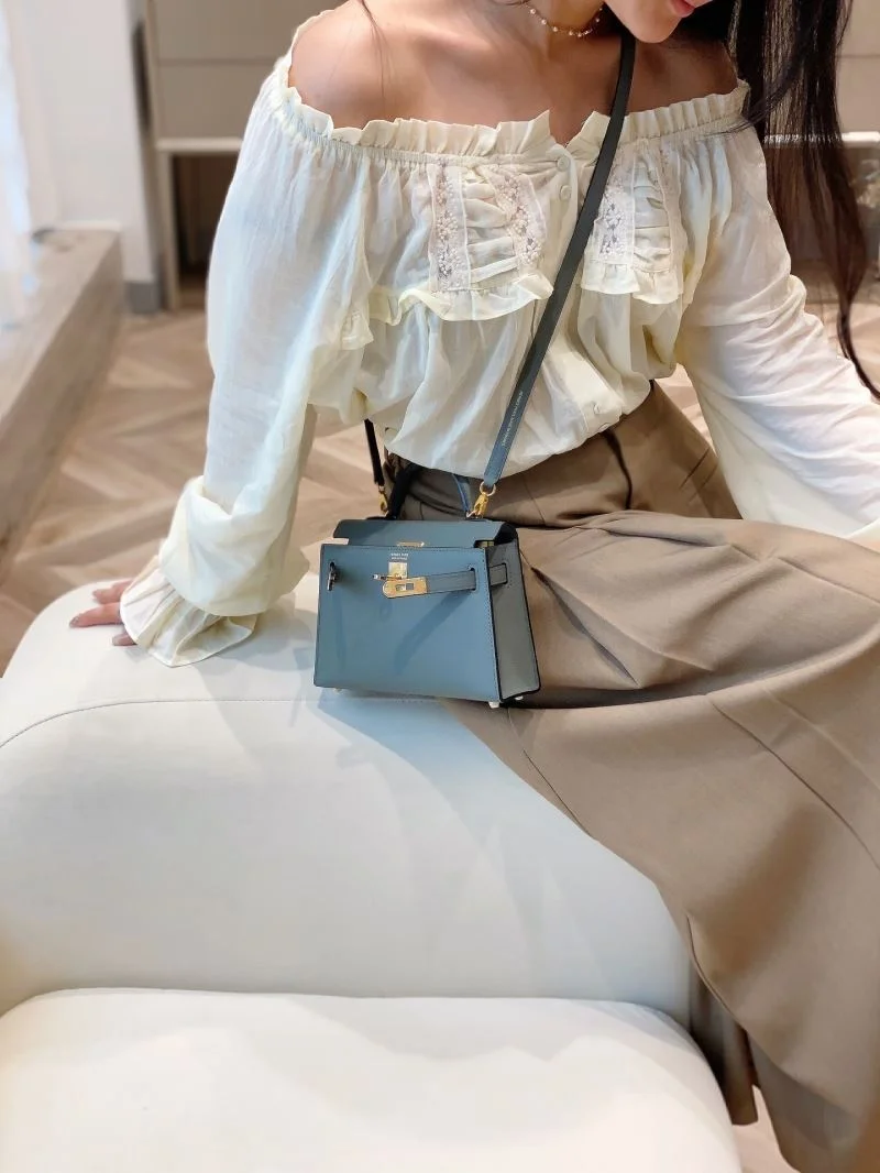 Indistinguishable Hermes Kelly Bags
