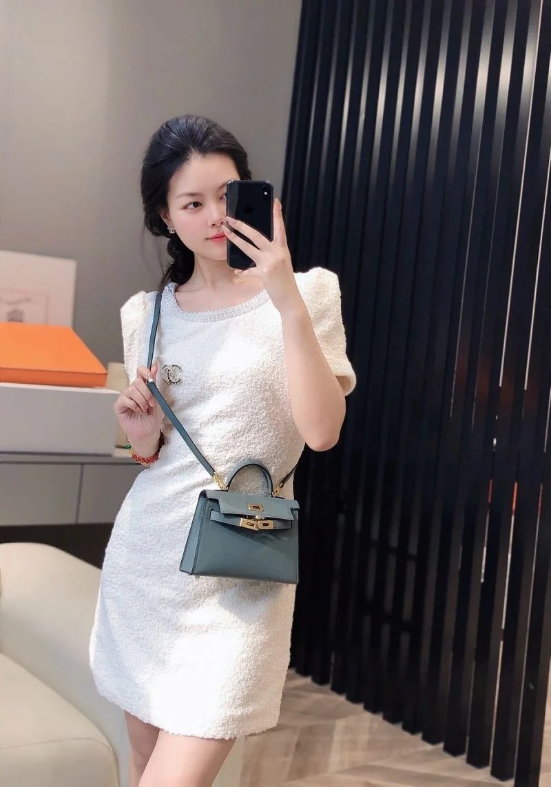 Indistinguishable Hermes Kelly Bags