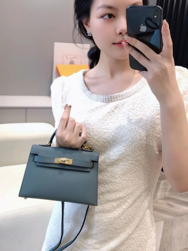 Indistinguishable Hermes Kelly Bags