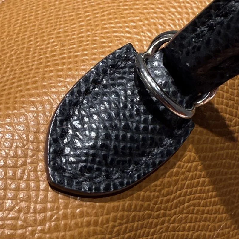 Indistinguishable Hermes Kelly Bags