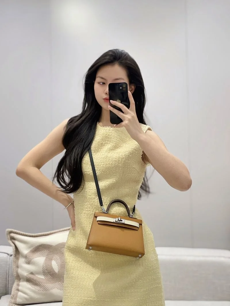 Indistinguishable Hermes Kelly Bags