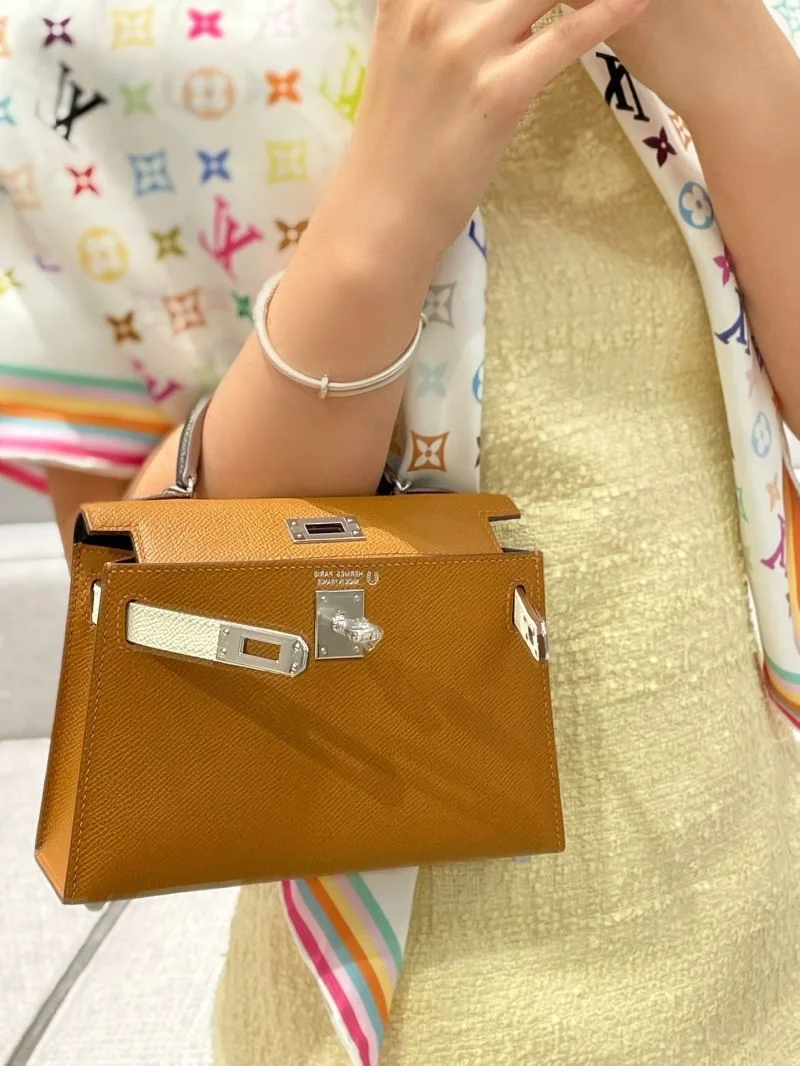 Indistinguishable Hermes Kelly Bags