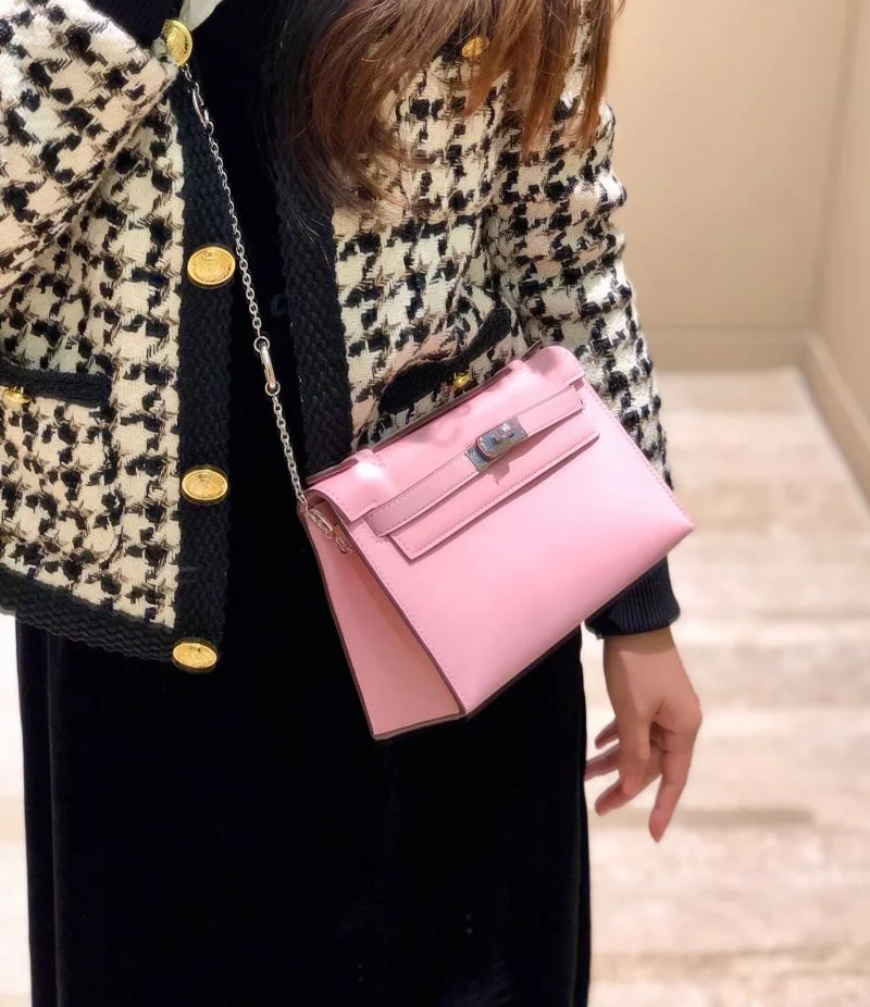Indistinguishable Hermes Kelly Bags