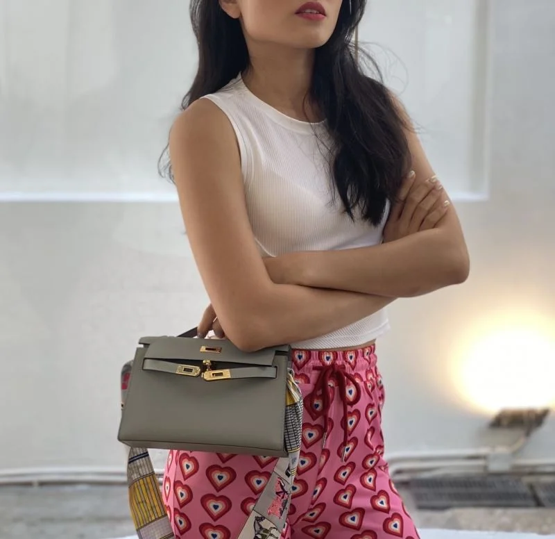 Indistinguishable Hermes Kelly Bags