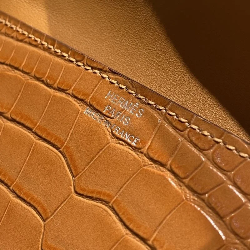 Indistinguishable Hermes Kelly Bags