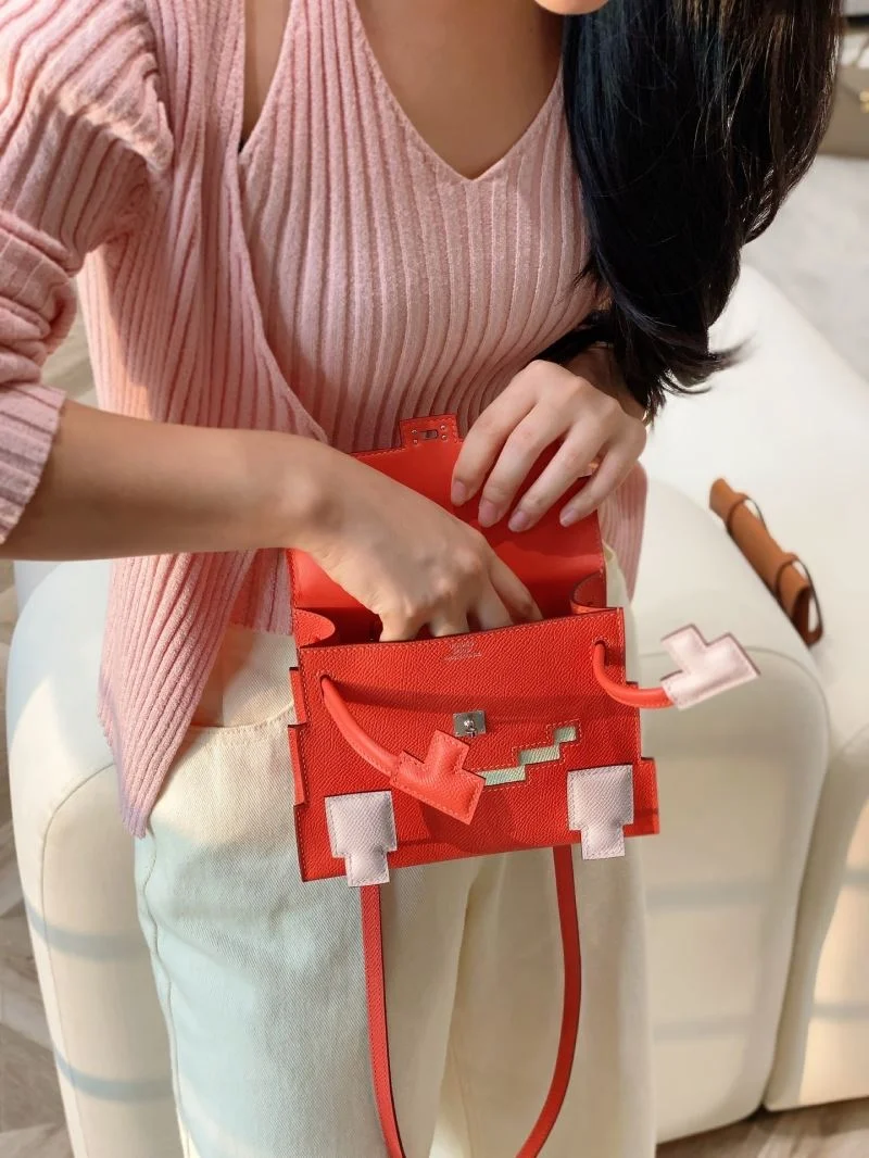 Indistinguishable Hermes Kelly Bags
