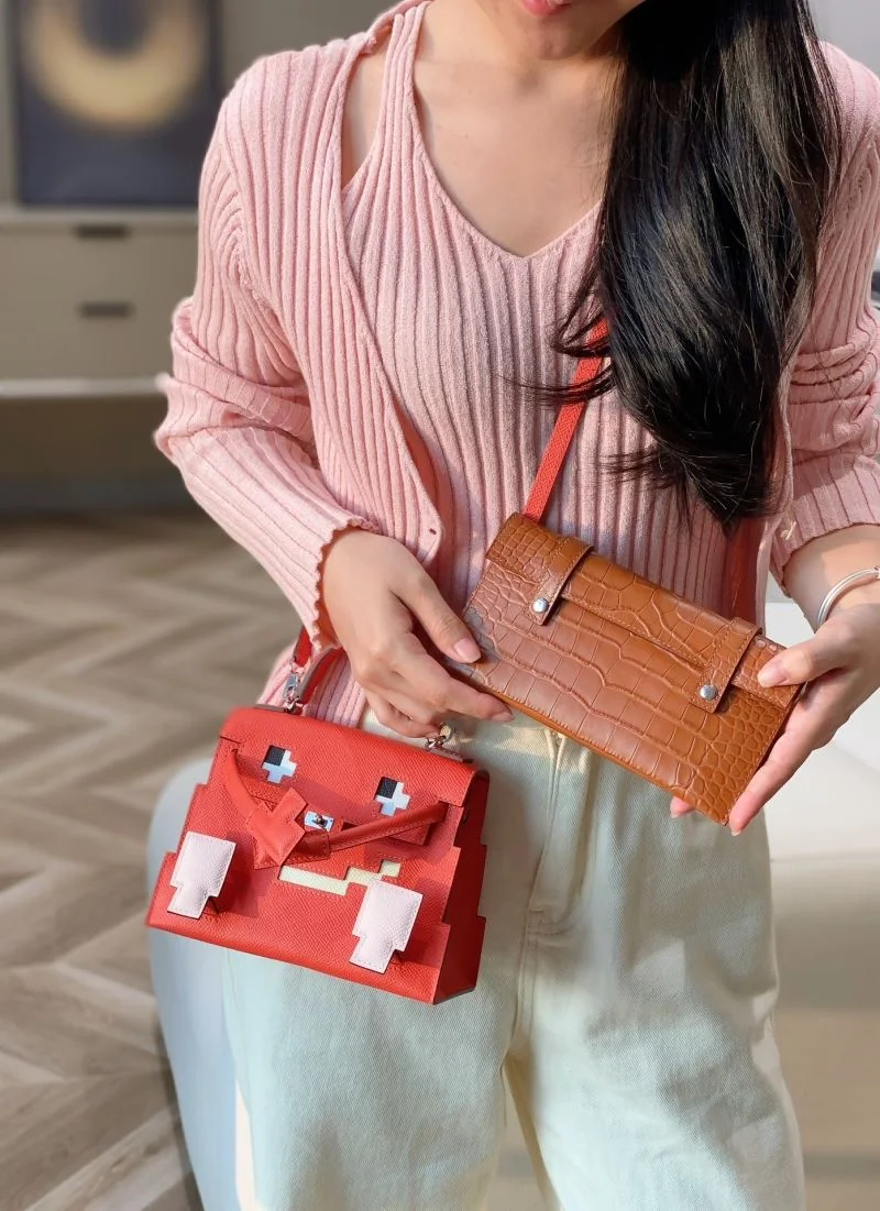 Indistinguishable Hermes Kelly Bags