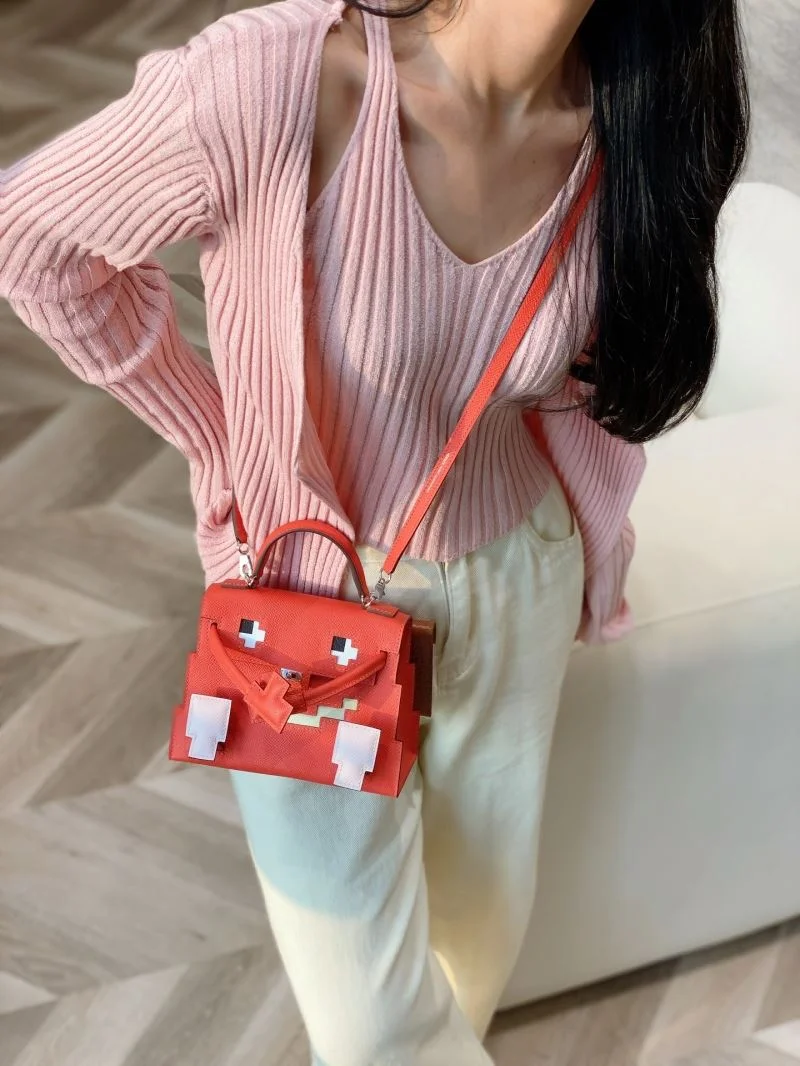 Indistinguishable Hermes Kelly Bags