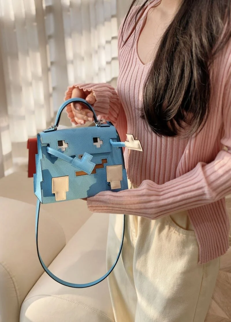 Indistinguishable Hermes Kelly Bags