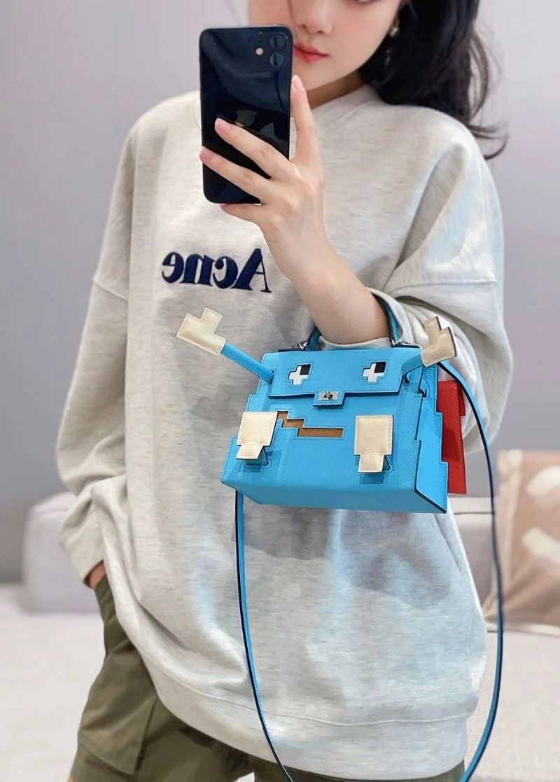 Indistinguishable Hermes Kelly Bags