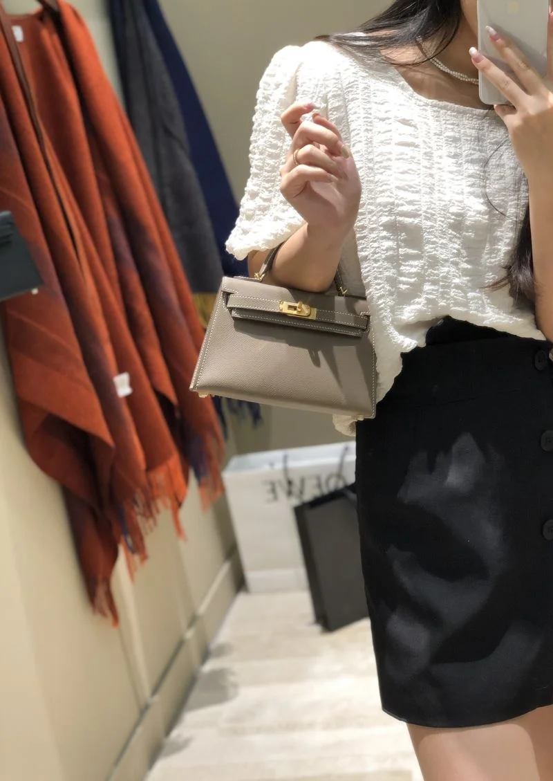 Indistinguishable Hermes Kelly Bags