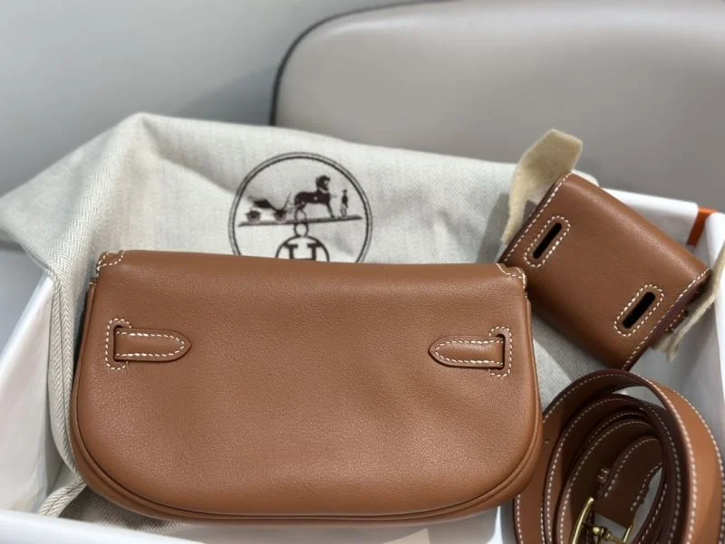 Indistinguishable Hermes Kelly Bags