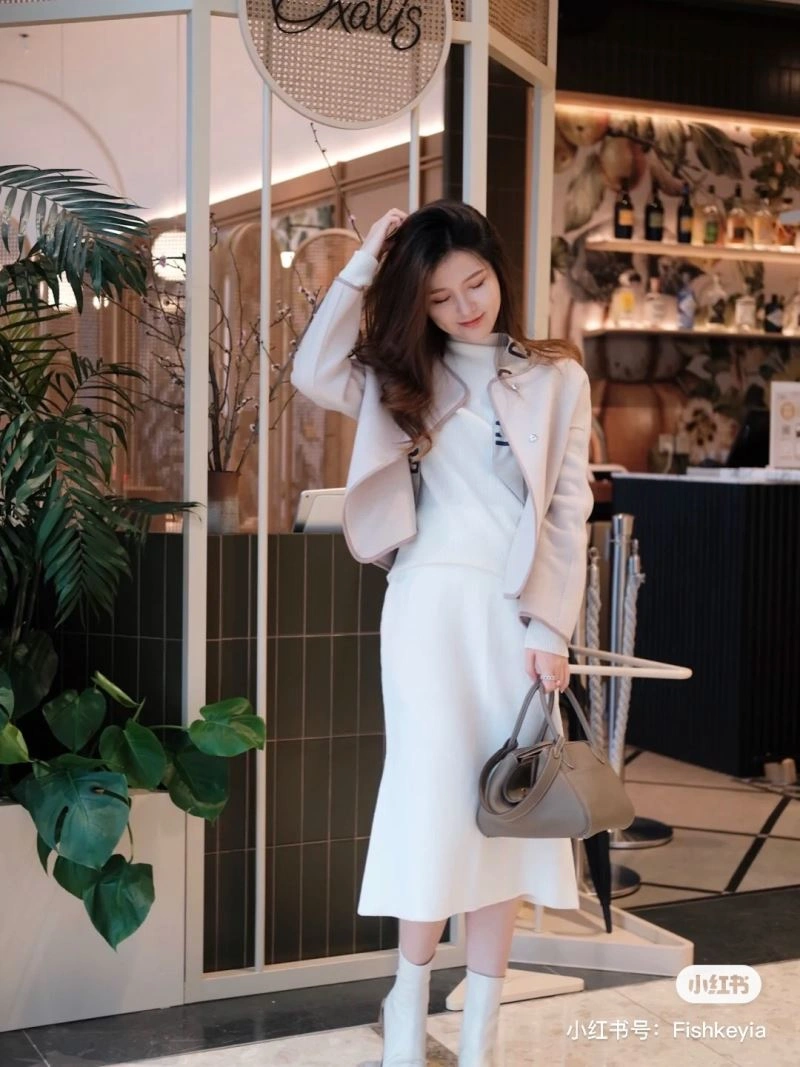 Value-priced Hermes Lindy Bags