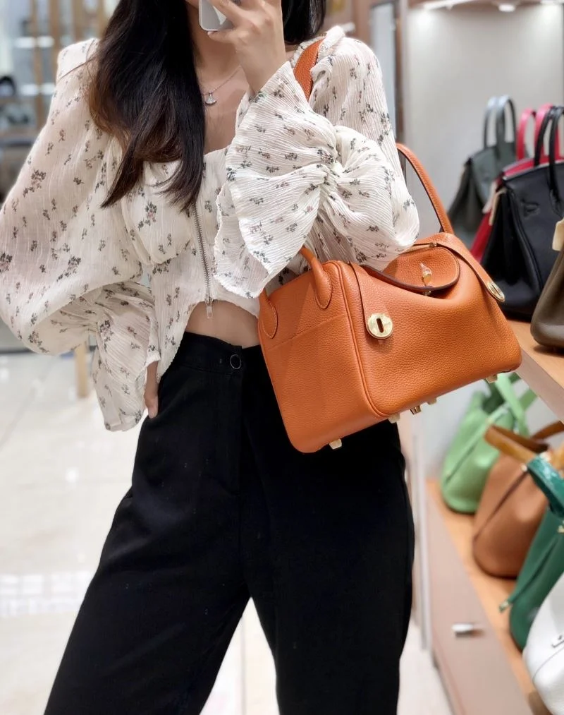 Indistinguishable Hermes Lindy Bags