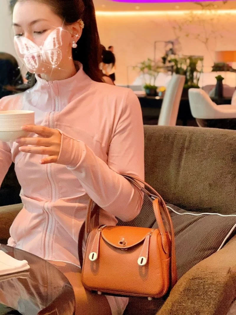 Low-cost Hermes Lindy Bags