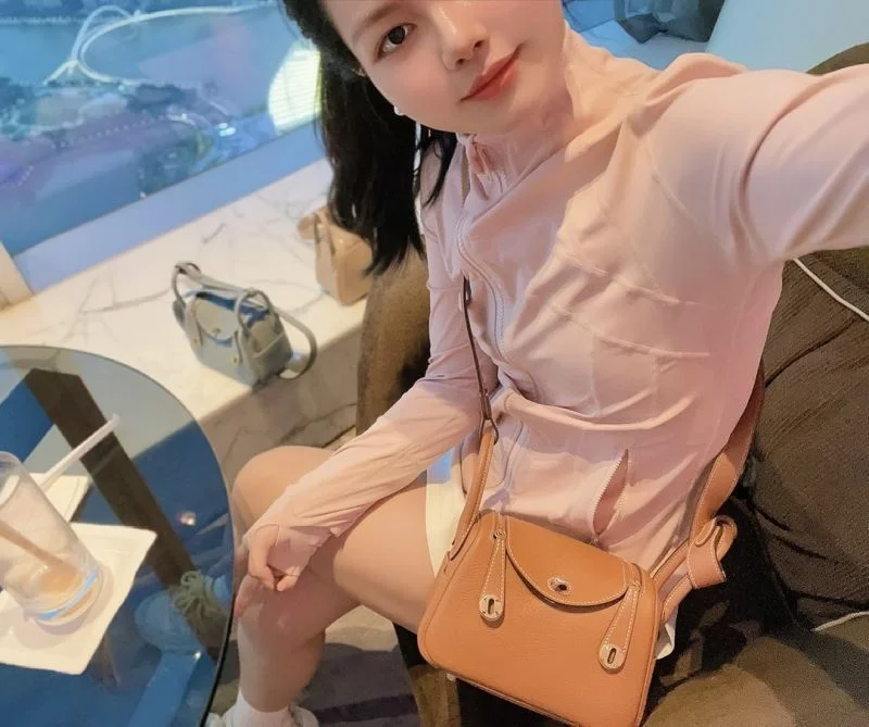 Low-cost Hermes Lindy Bags