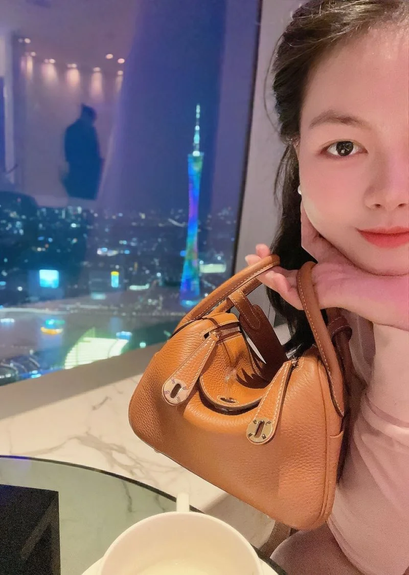 Low-cost Hermes Lindy Bags