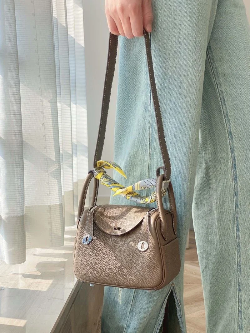 Top mirror Hermes Lindy Bags