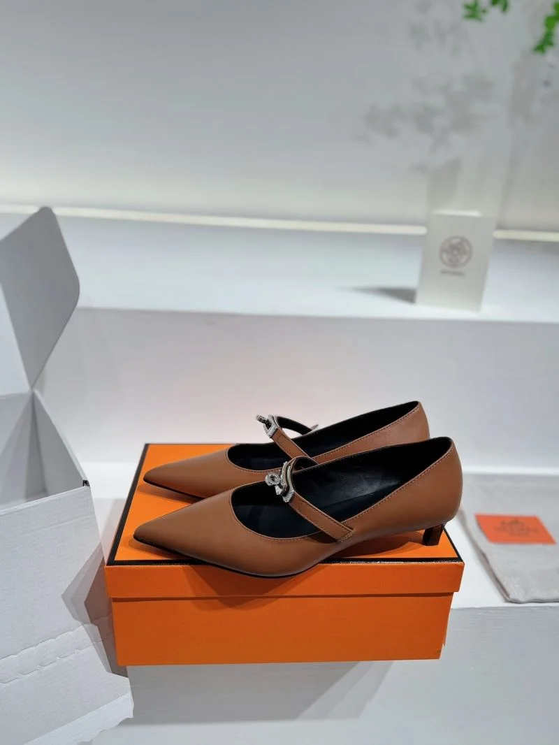 Accurate model Hermes Low Shoes
