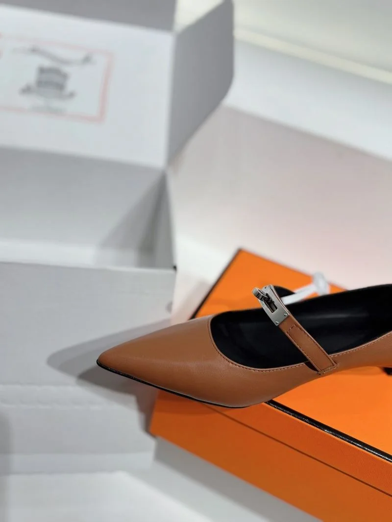 Accurate model Hermes Low Shoes