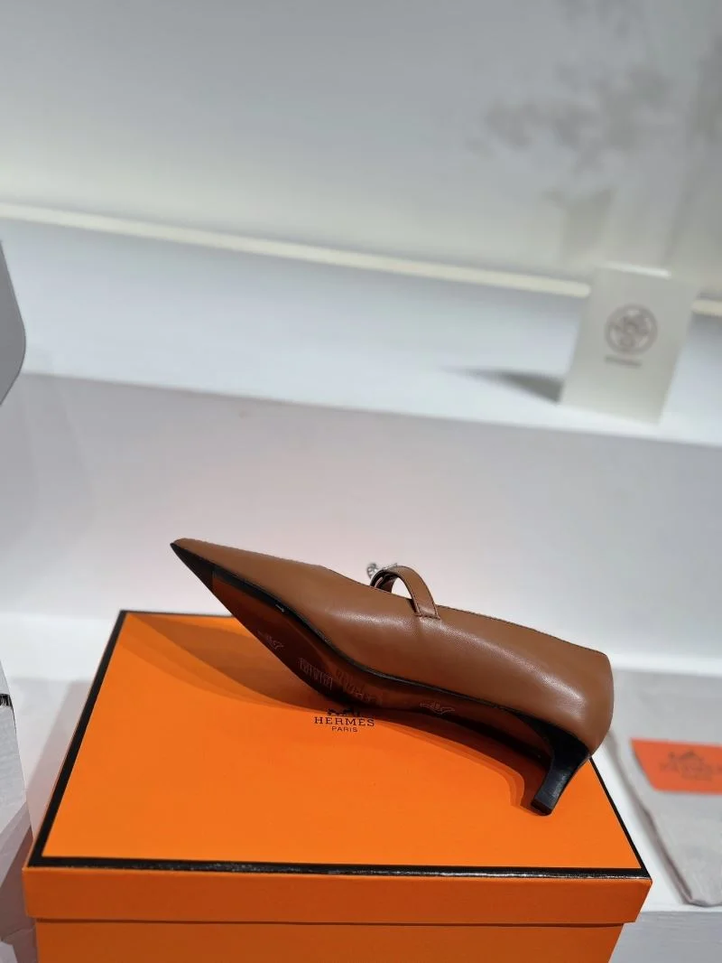 Accurate model Hermes Low Shoes