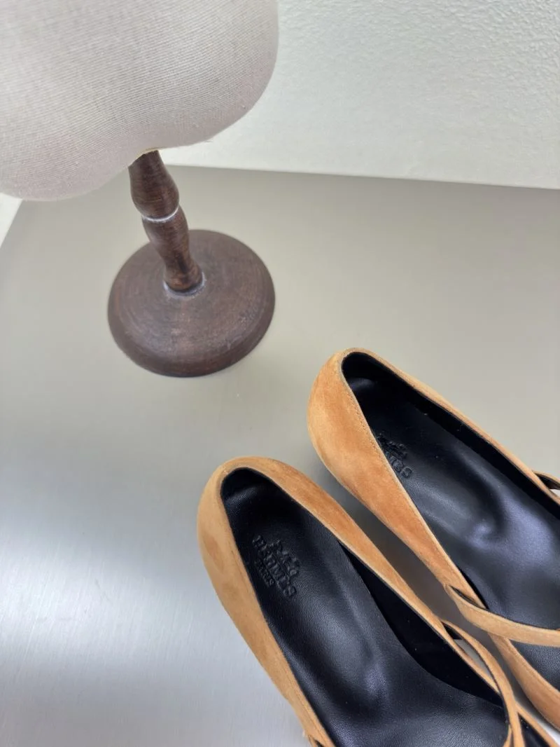 Exact replica Hermes Low Shoes