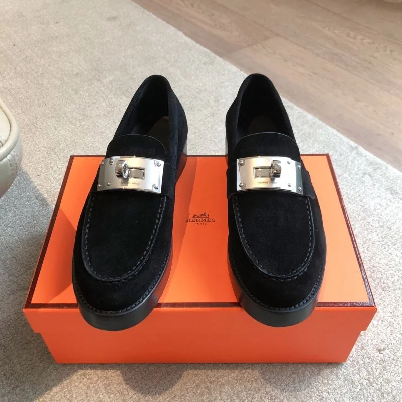 Accurate model Hermes Low Shoes