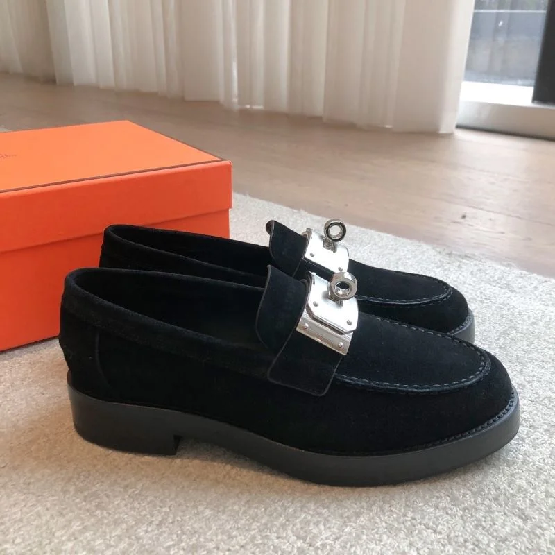 Accurate model Hermes Low Shoes