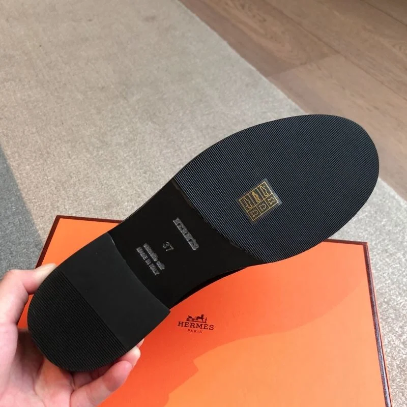 Accurate model Hermes Low Shoes