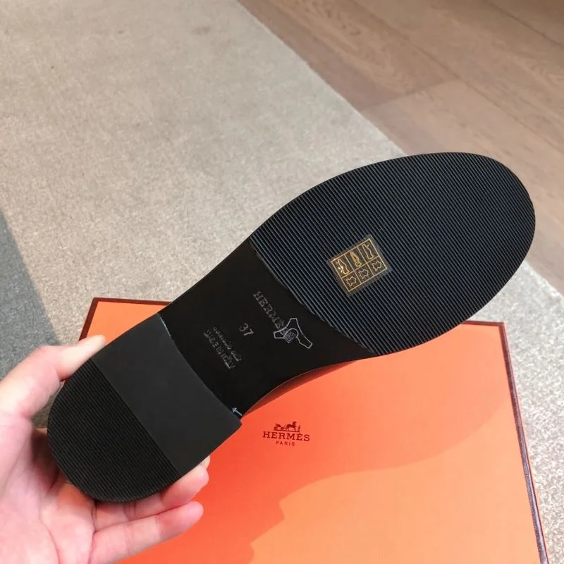Indistinguishable Hermes Low Shoes