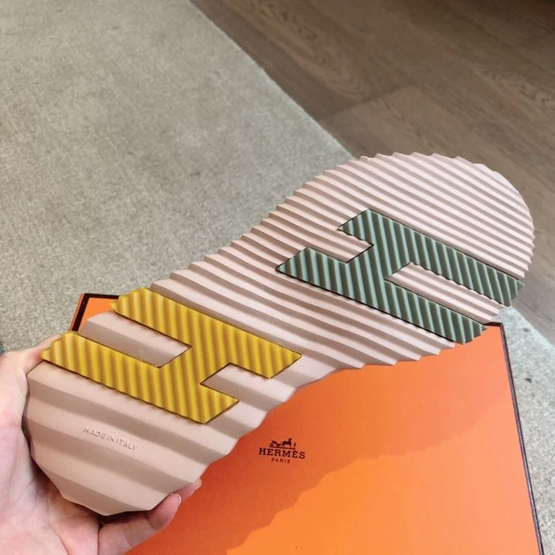 Accurate model Hermes Low Shoes
