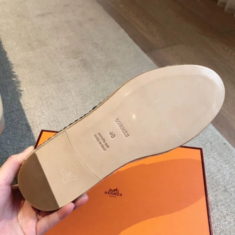 Accurate model Hermes Low Shoes