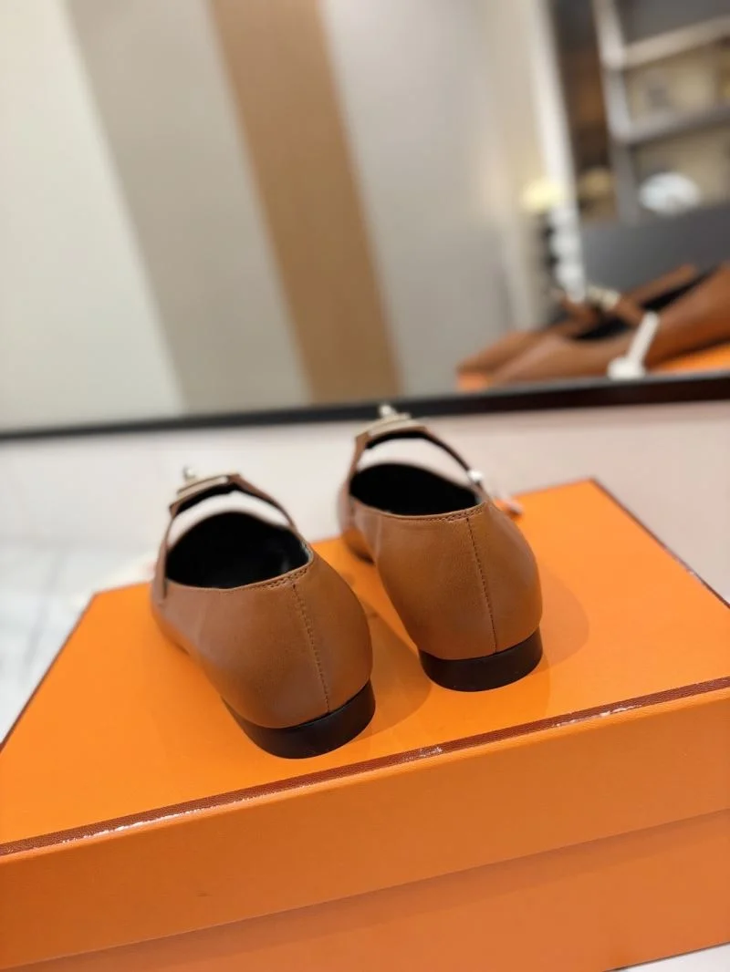 Indistinguishable Hermes Low Shoes