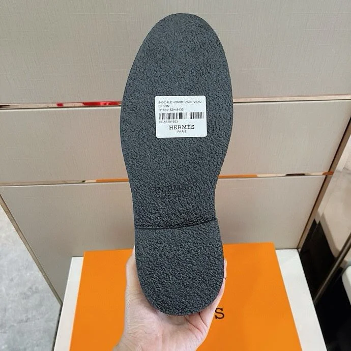 Accurate model Hermes Low Shoes